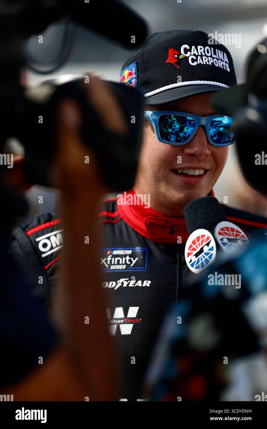 Dover, De, USA. 19th July, 2025. CONNOR ZILISCH (88) gets ready for the ...