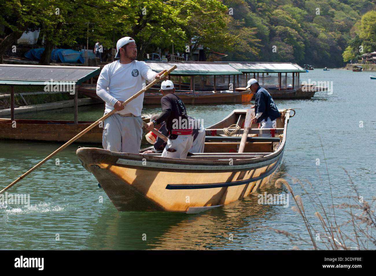 Three-man crew human-powered Hozu River (保津川, Hozugawa) sightseeing ...