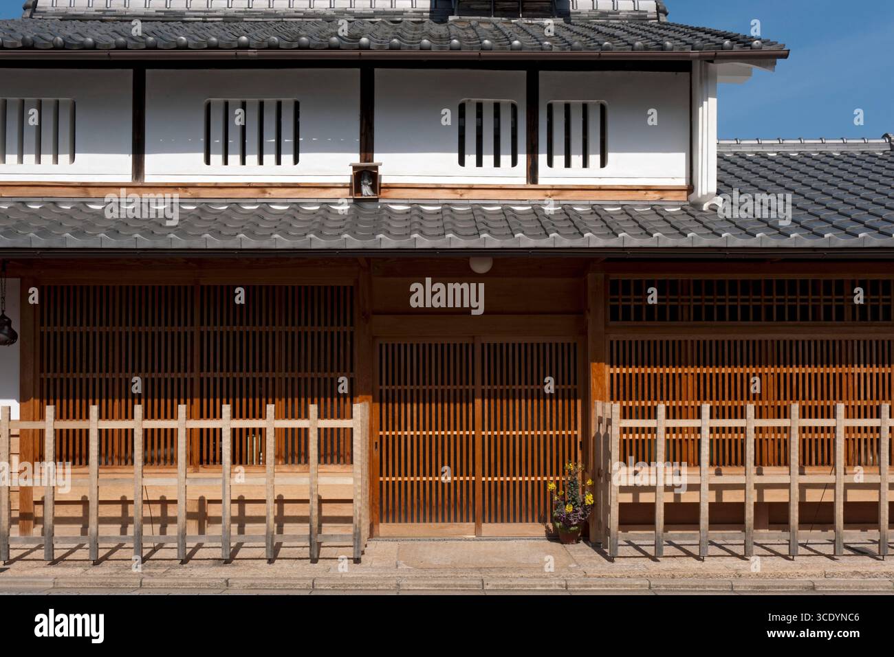 Genkan entrance hi-res stock photography and images - Alamy