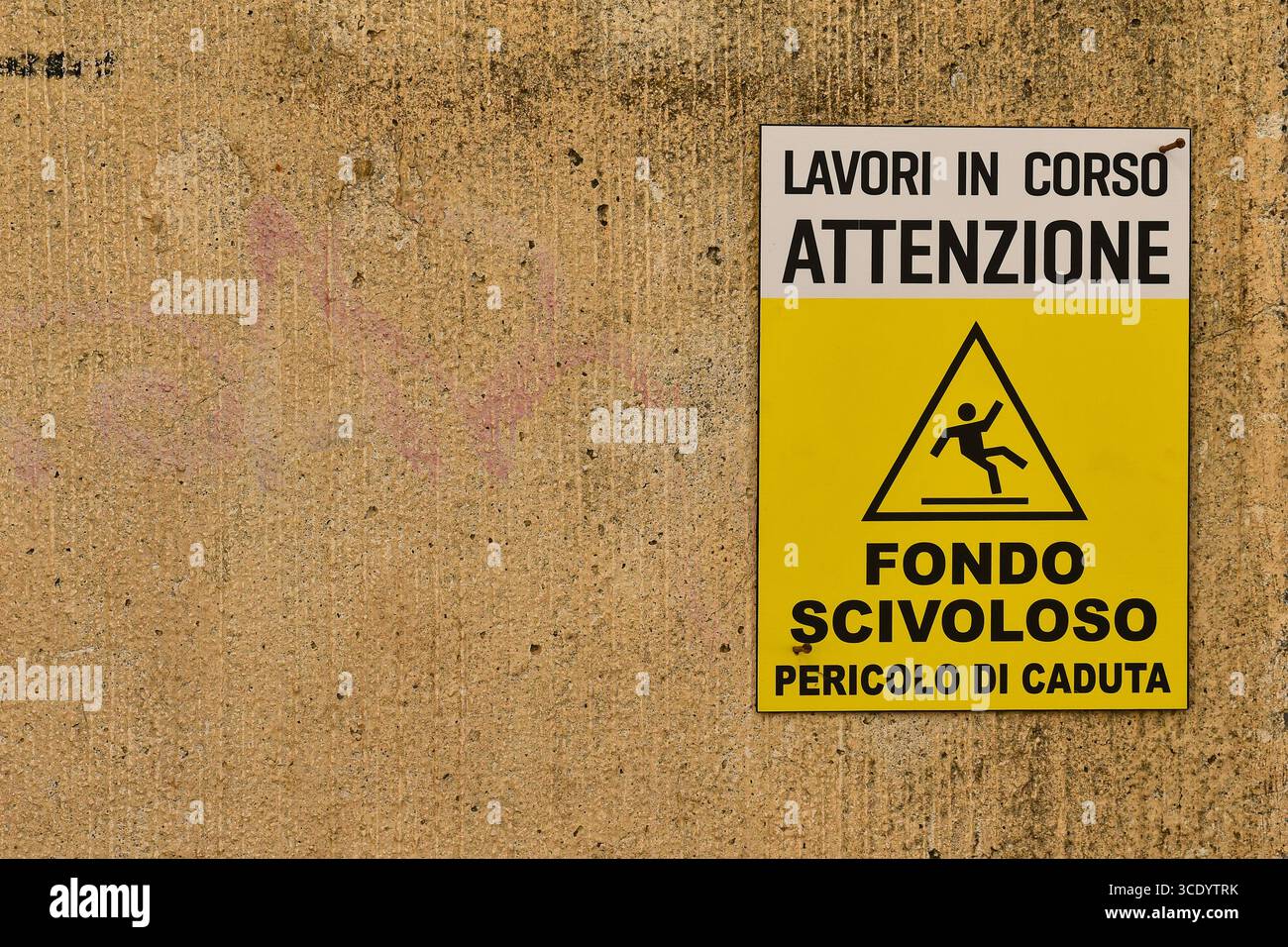Warning sign in Italian that says: "Work in Progress - Attention ...