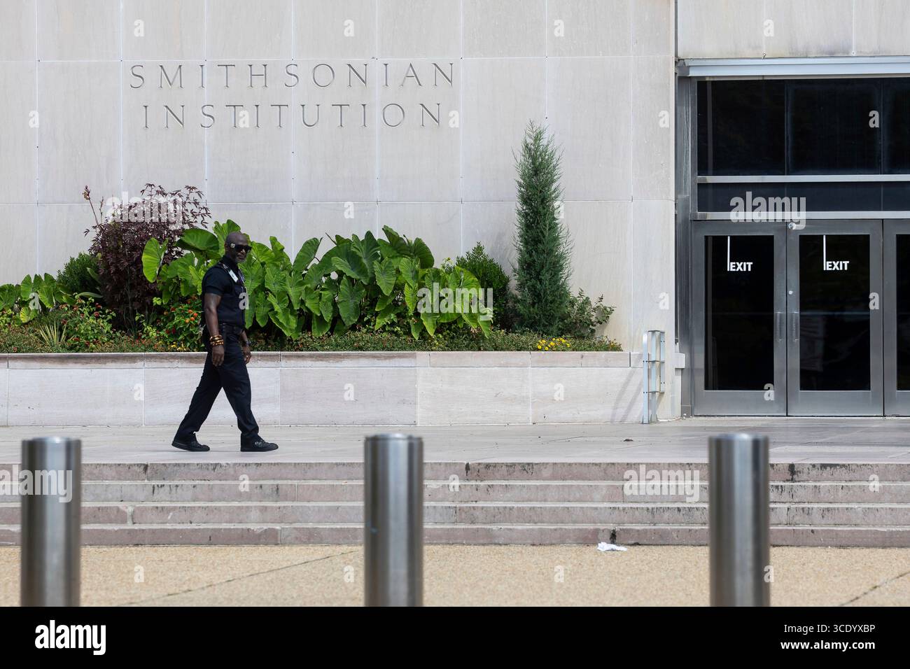 A security guard is seen outside the Smithsonian National Museum of ...
