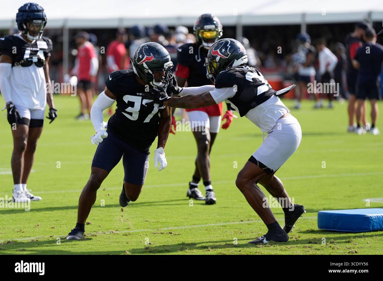 Houston Texans cornerback D'Angelo Ross (37) works out with cornerback ...
