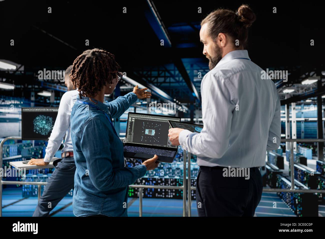 Manager server hub technicians hi-res stock photography and images - Alamy