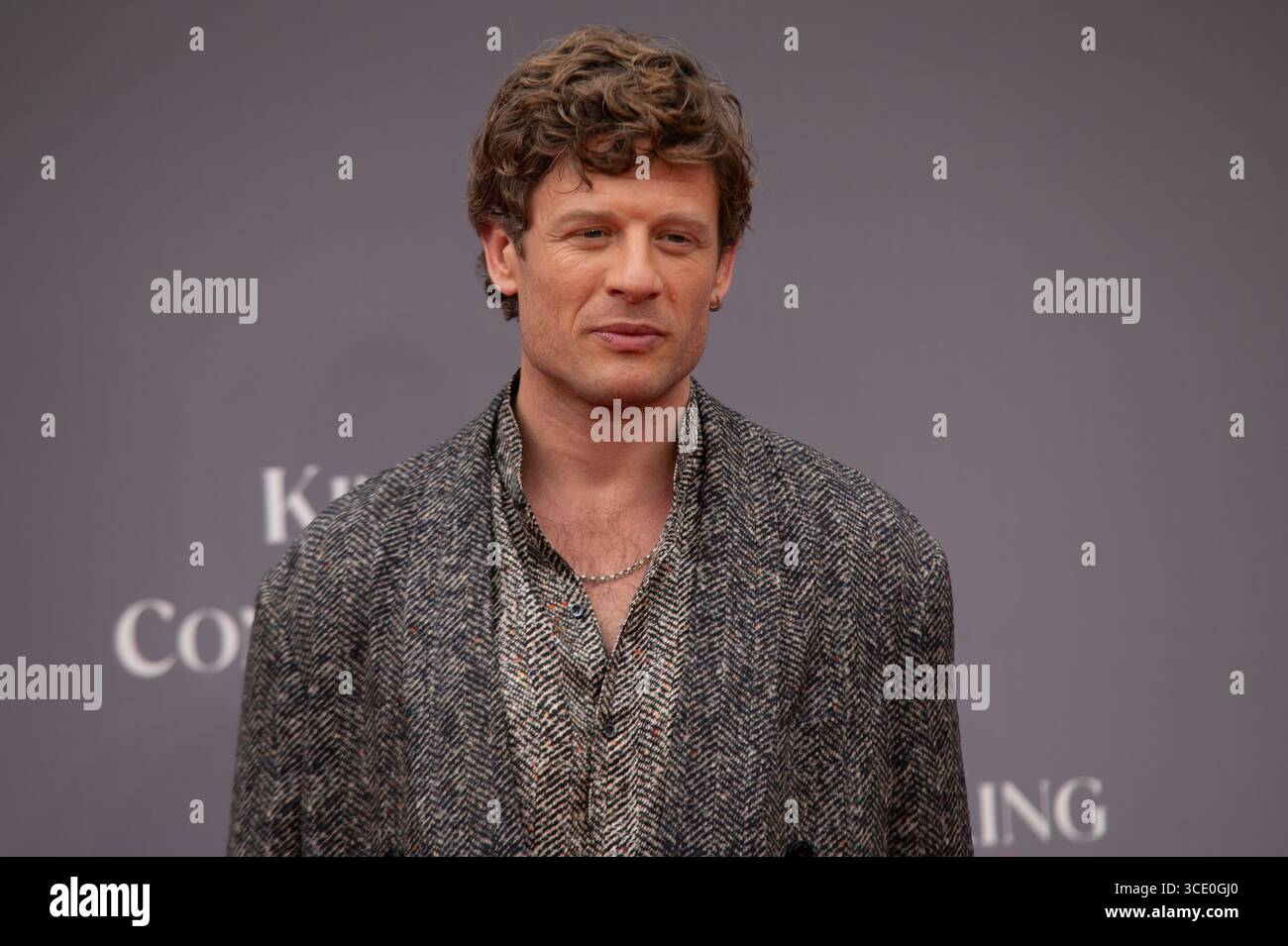 Rabbit track pictures hi-res stock photography and images - Alamy