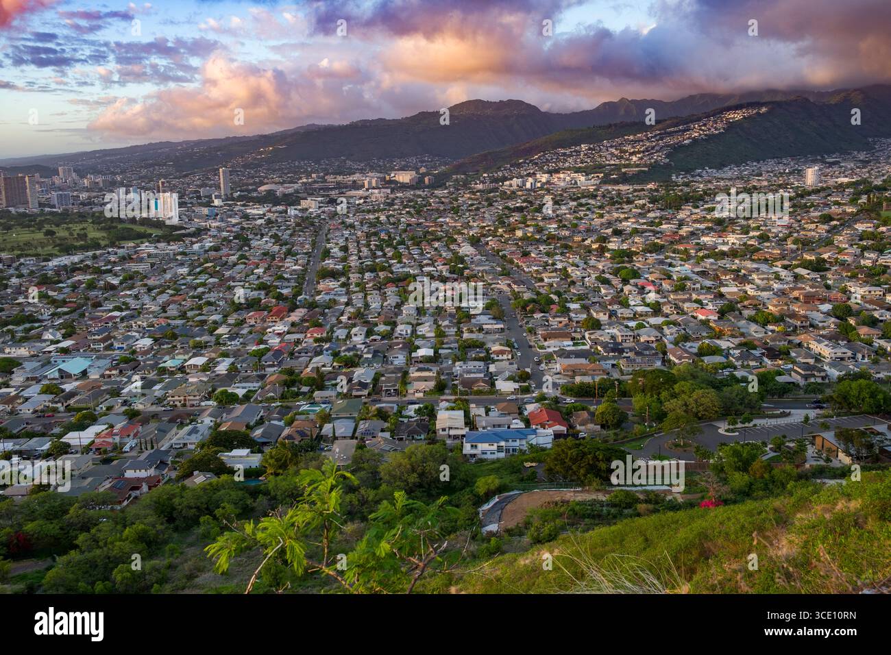 The suburbs of Kapahulu and St. Louis Heights seen from the rim of ...