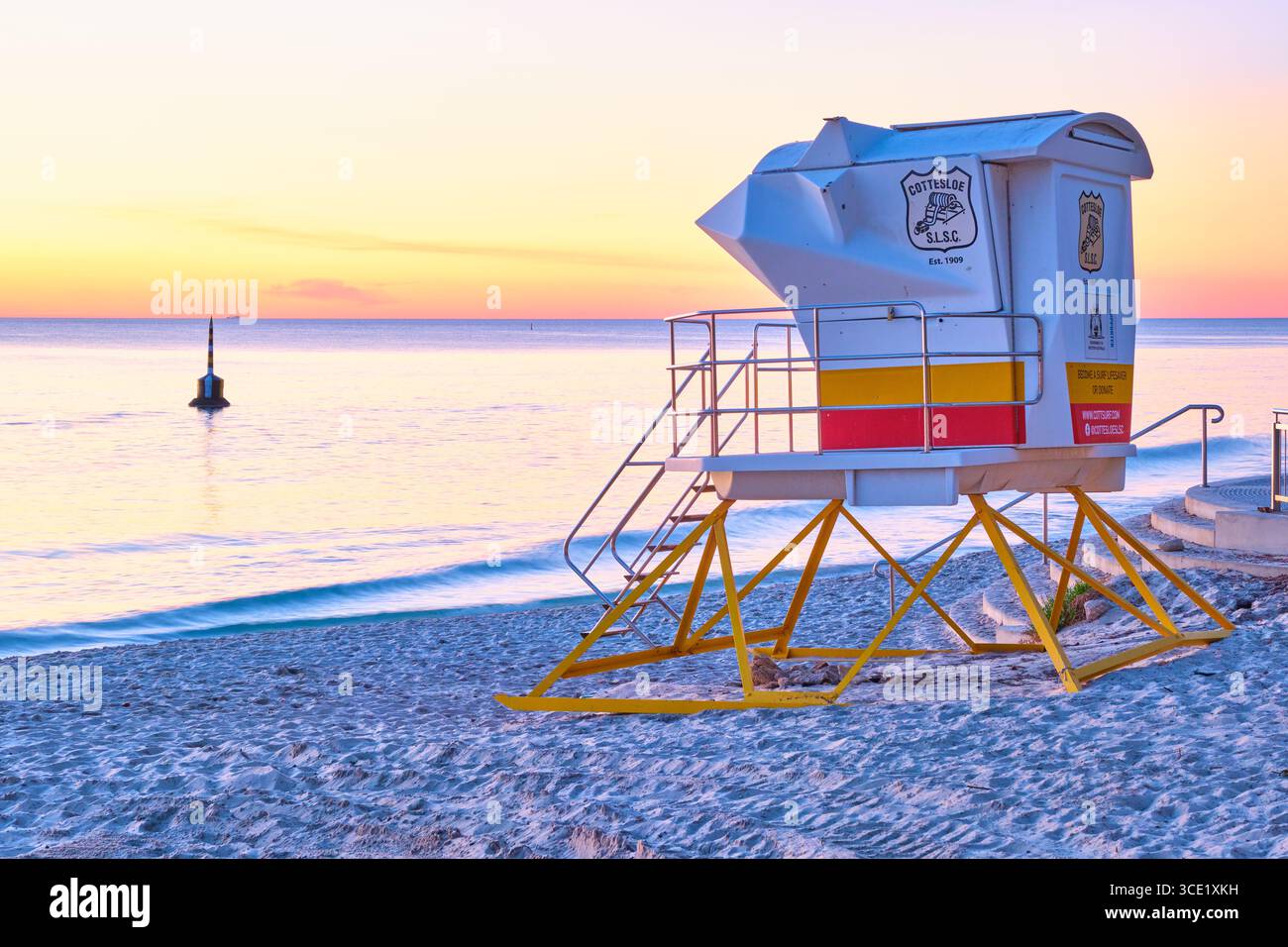 A lookout tower of the Surf Life Saving Club and famous Cottesloe pylon ...