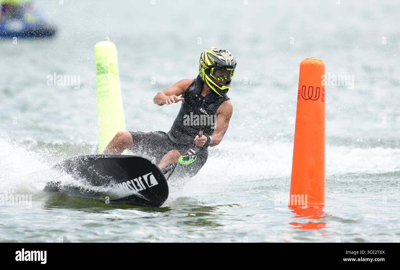 (250815) -- CHENGDU, Aug. 15, 2025 (Xinhua) -- Jin Shulin of China ...