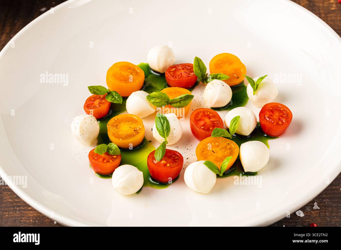 Mozzarella cheese fresh tomatoes hi-res stock photography and images ...
