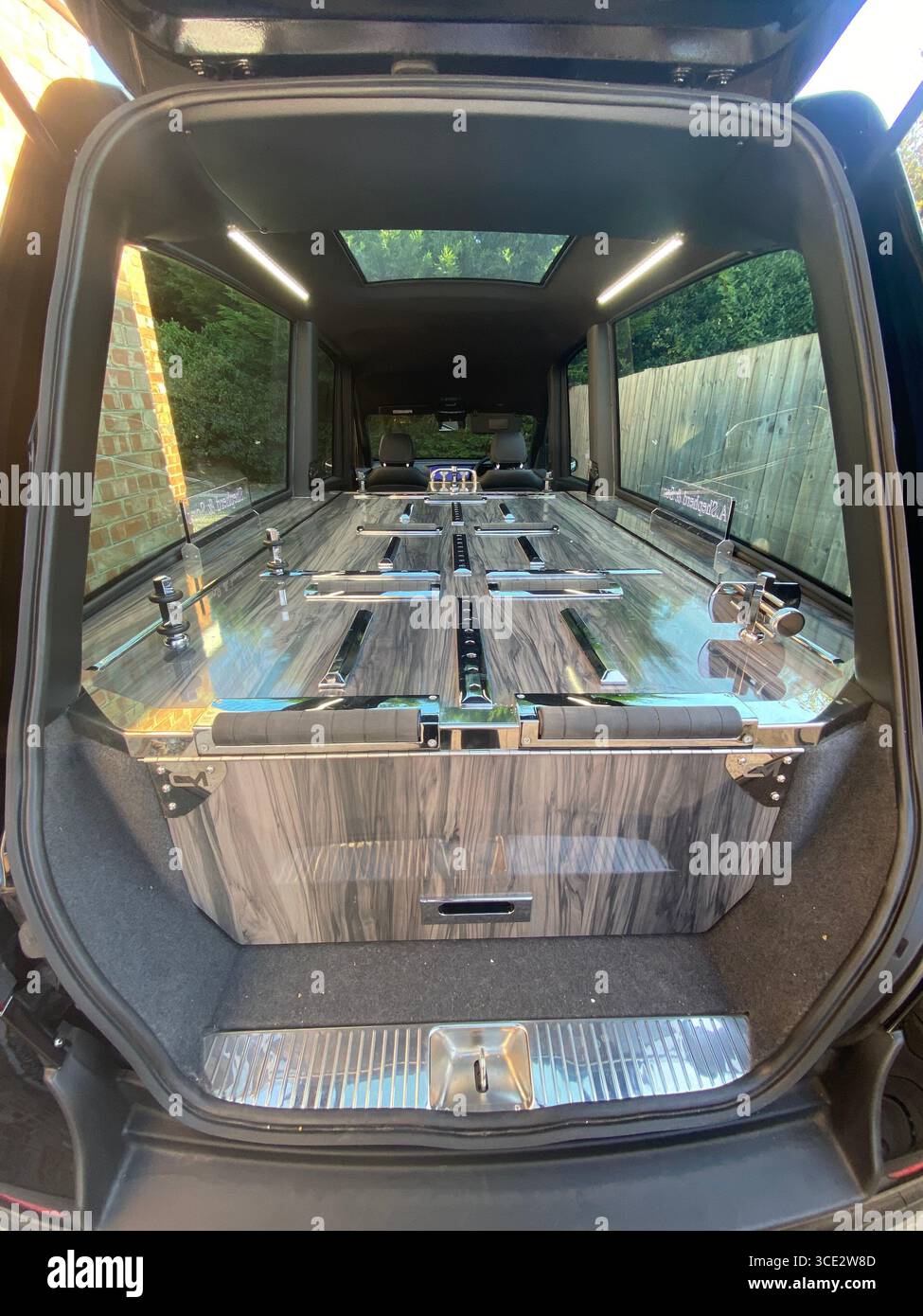 Mercedes Binz Hearse, funeral car Stock Photo - Alamy