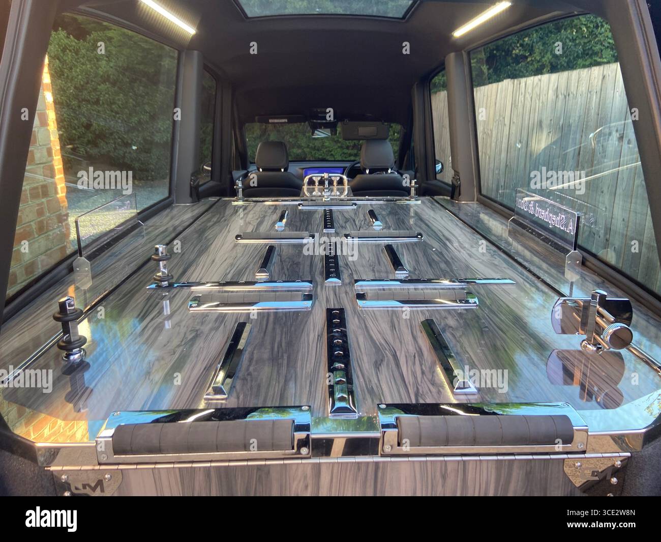 Mercedes Binz Hearse, funeral car Stock Photo - Alamy