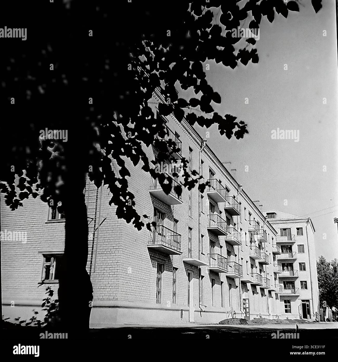 Residential building from 1950s hi-res stock photography and images - Alamy