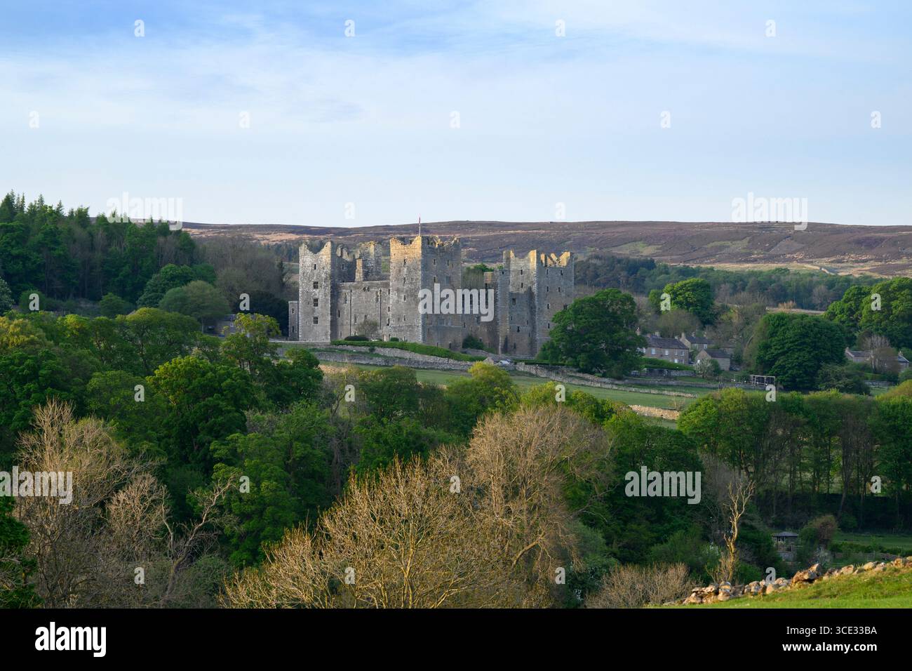 Impressive historic well-preserved castle (beautiful setting, fortified ...