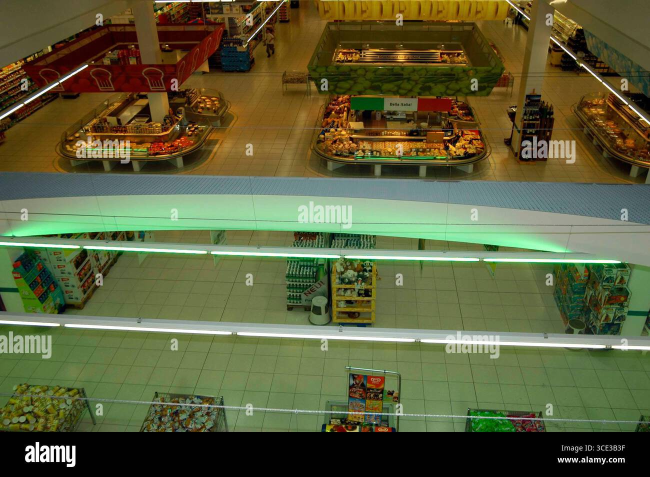 symbol for recession and economic downturn in the trade sector ...