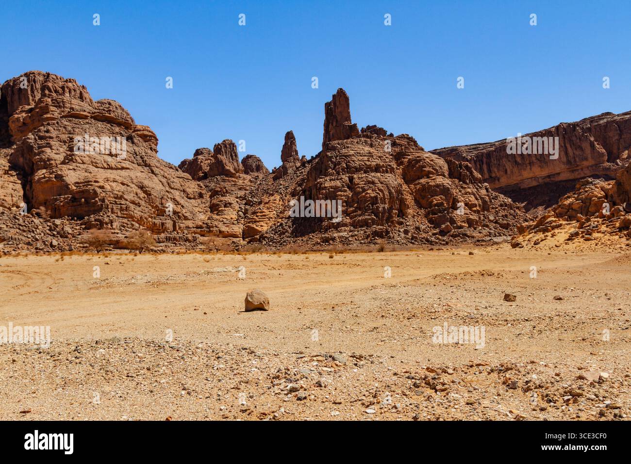 Sahara desert landscape. Amazing rocks formations plateau Tassili n ...