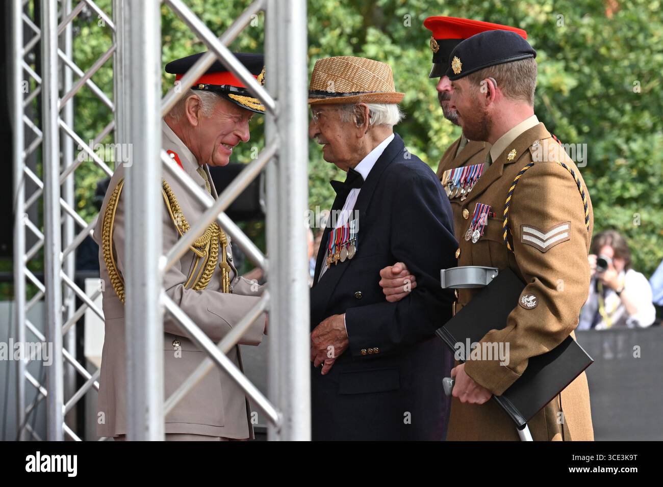 King Charles III meets Veteran Yavar Abbas during the national Service ...