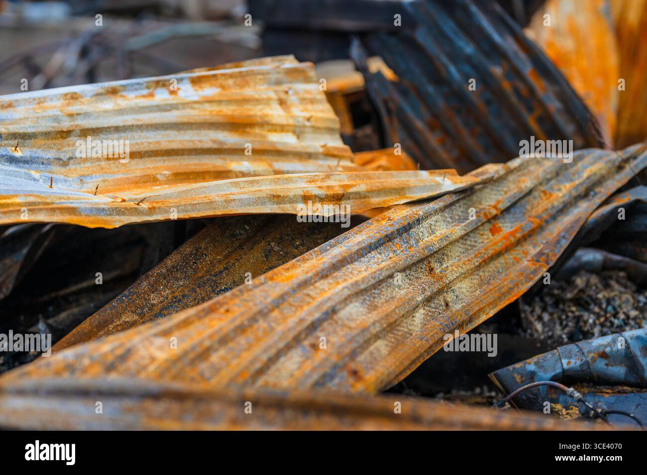 pile of twisted rusted metal debris from collapsed structure Stock ...