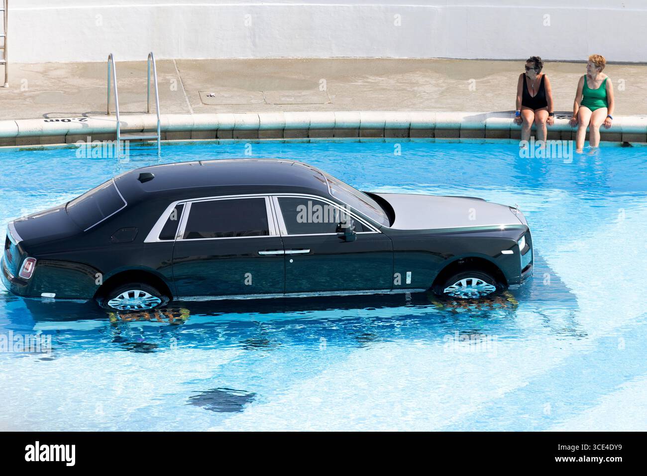 Plymouth, UK. 15TH August 2025 You don’t want to park there mate ! A ...