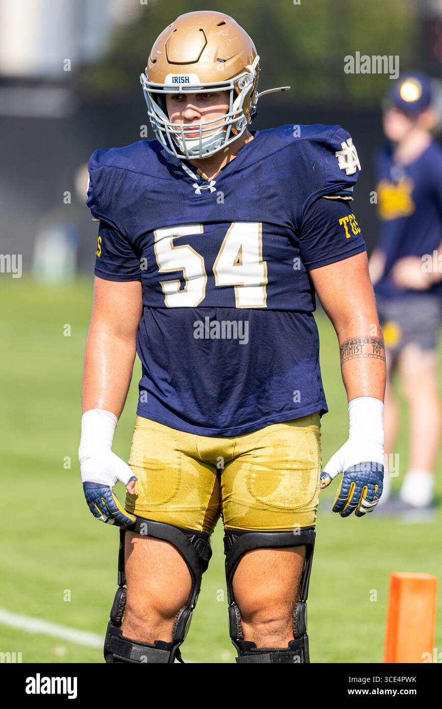 August 15, 2025: Notre Dame offensive lineman Anthonie Knapp (54 ...