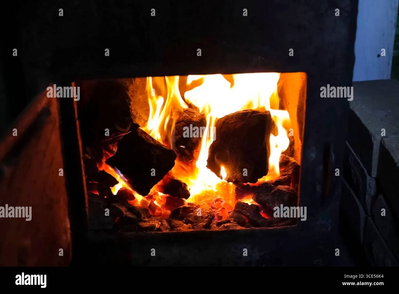 Burningcoal hi-res stock photography and images - Alamy
