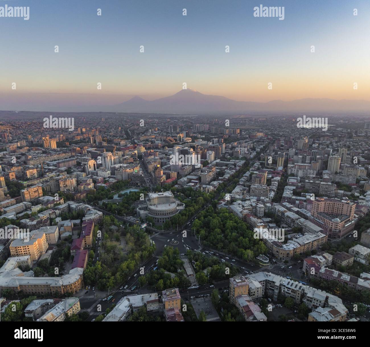 Cityscape with architectural landmarks hi-res stock photography and ...