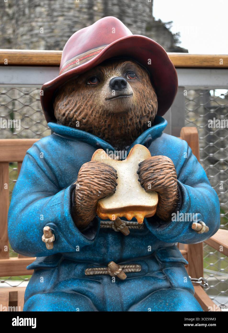 Paddington Bear Bench Statue Southampton Stock Photo - Alamy