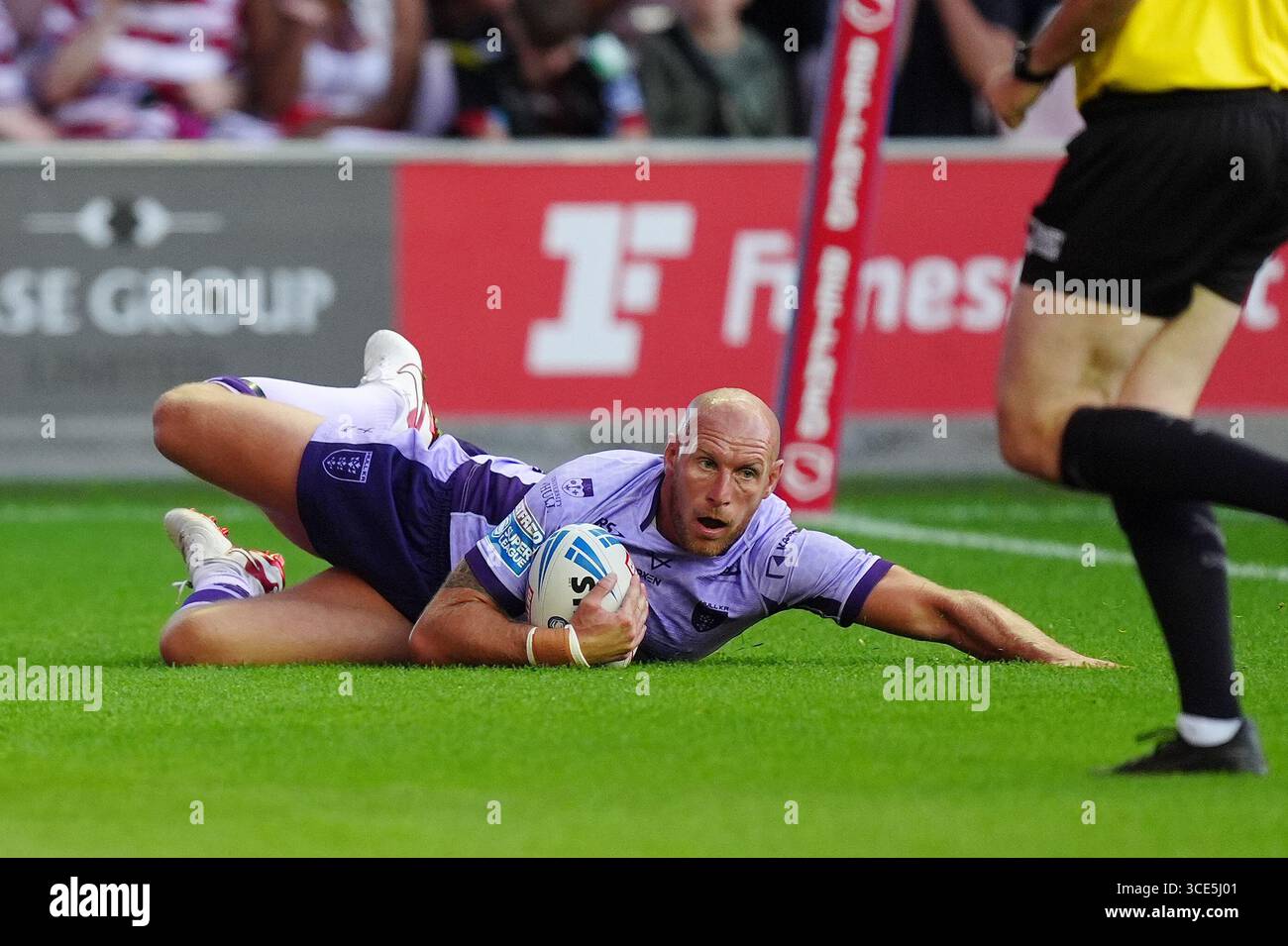 Hull KR's Dean Hadley scores a try during the Betfred Super League ...