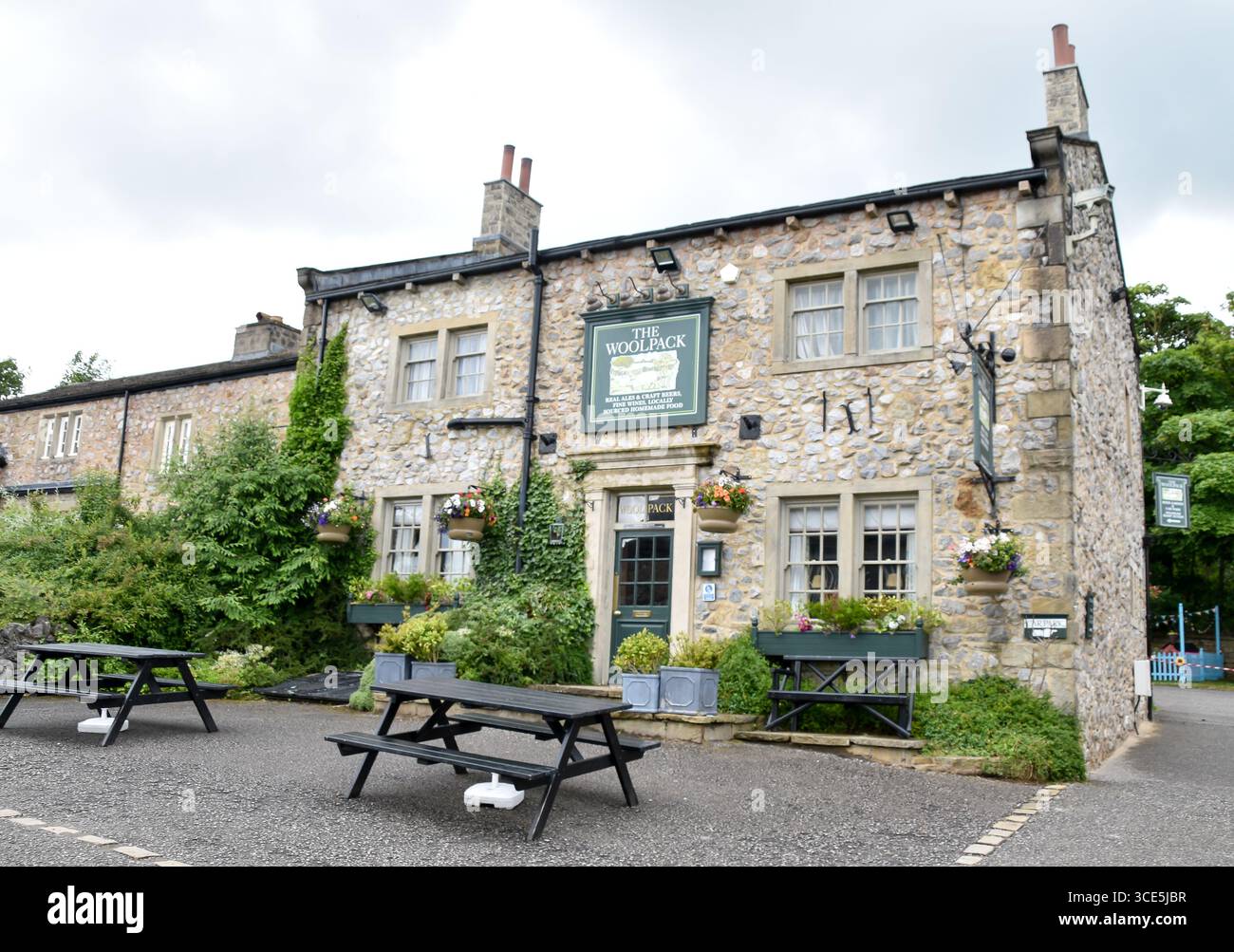 Emmerdale Village Behind The Scenes Tour (Leeds, West Yorkshire Stock ...