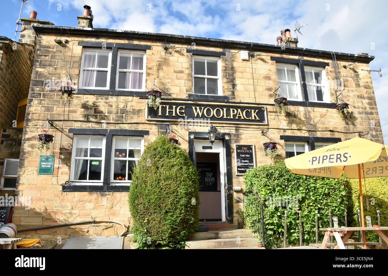 Woolpack pub emmerdale hi-res stock photography and images - Alamy