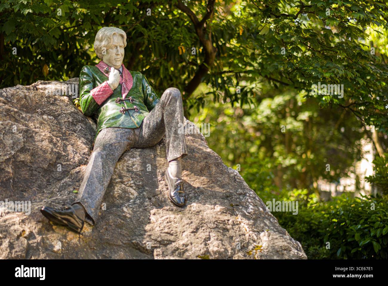 Oscar Wilde Memorial Sculpture, Merrion Square, Dublin, Leinster ...