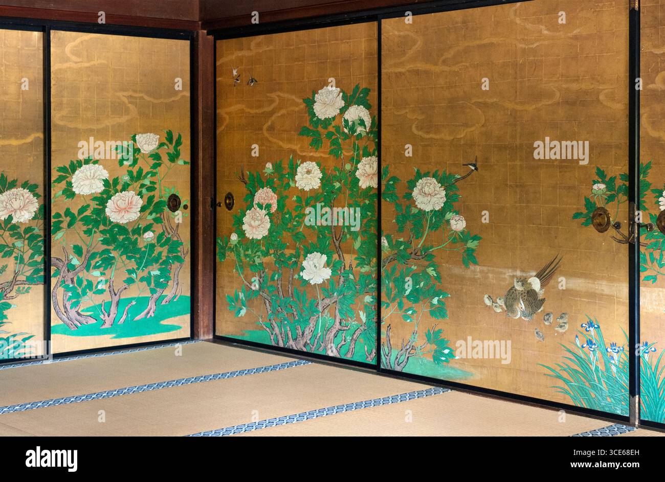 Fusuma sliding door panels hi-res stock photography and images - Alamy
