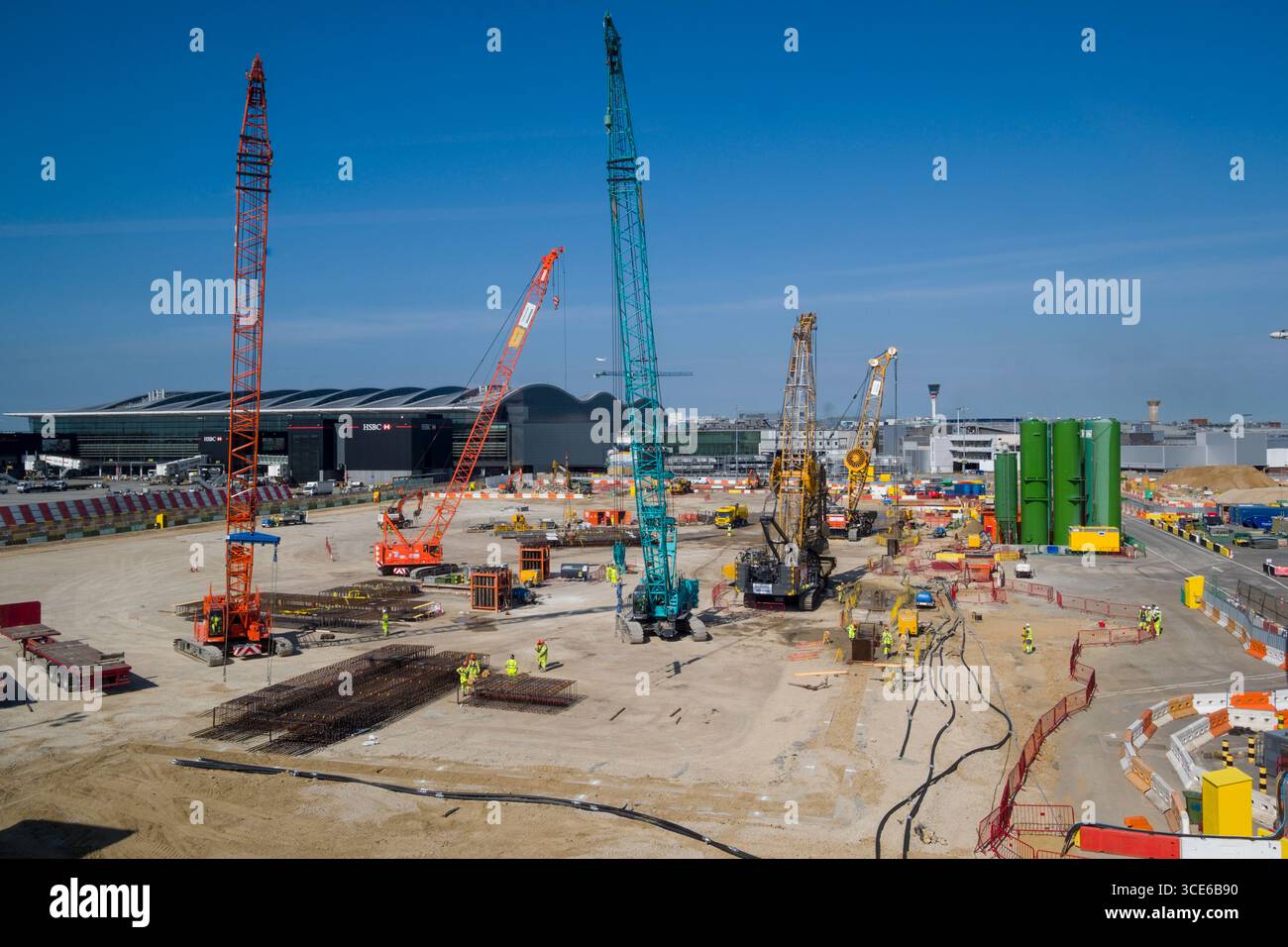 Cranes working on major hi-res stock photography and images - Alamy