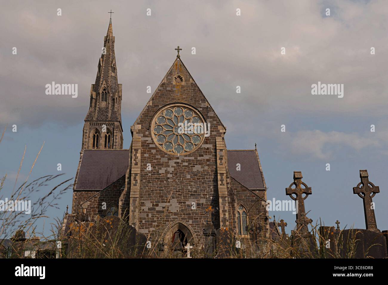Old stone catholic cross hi-res stock photography and images - Alamy