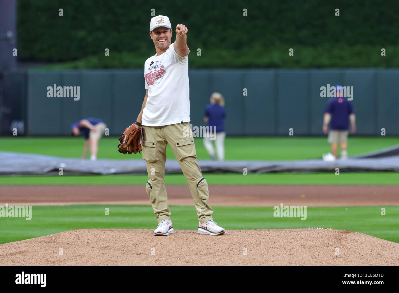 August 15th, 2025: Musician Dustin Lynch looks on before a baseball ...
