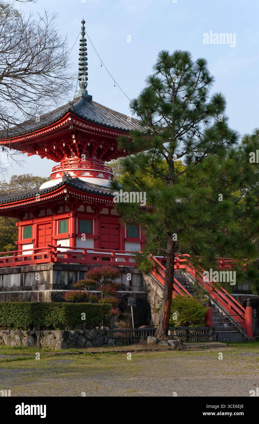 Shingyo (心経殿) Hoto two-tiered, Tahoto-style Japanese pagoda (stupa) at ...