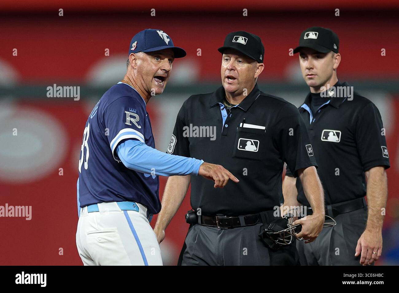 Home plate umpire todd tichenor hi-res stock photography and images - Alamy