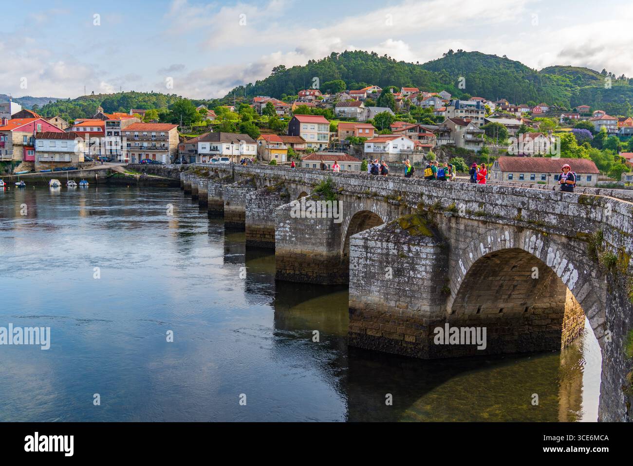 Ancient pilgrim bridge puente hi-res stock photography and images - Alamy