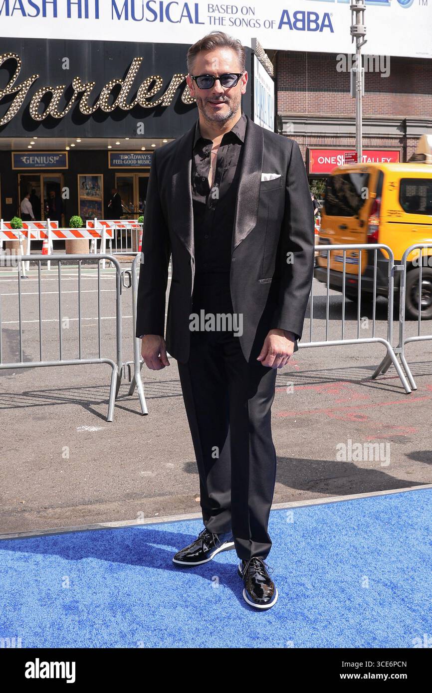 Mia wallace hi-res stock photography and images - Alamy