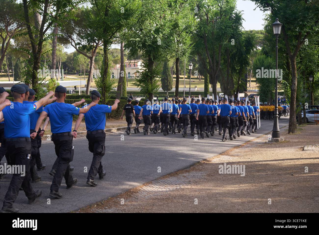 Italian police uniform hi-res stock photography and images - Alamy