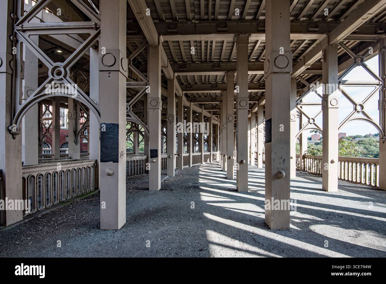 Dual level design high level bridge hi-res stock photography and images ...