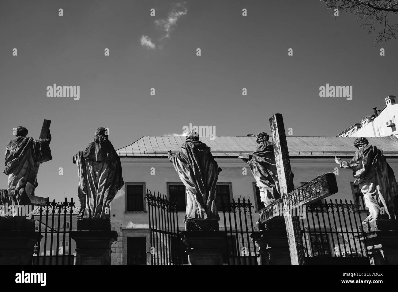 Baroque architecture statues in Black and White Stock Photos & Images ...