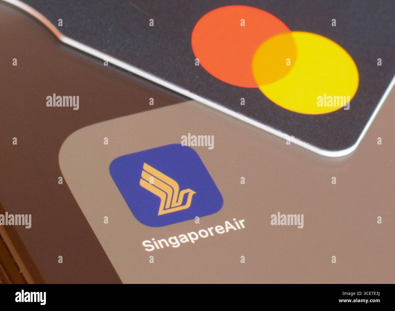 Singapore air flights app on smartphone screen with mastercard hi-res ...
