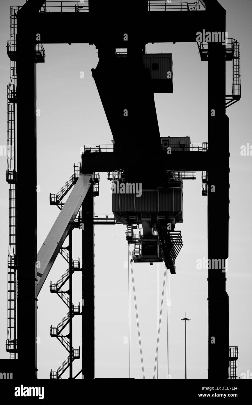 Cargo port crane shipping Black and White Stock Photos & Images - Alamy