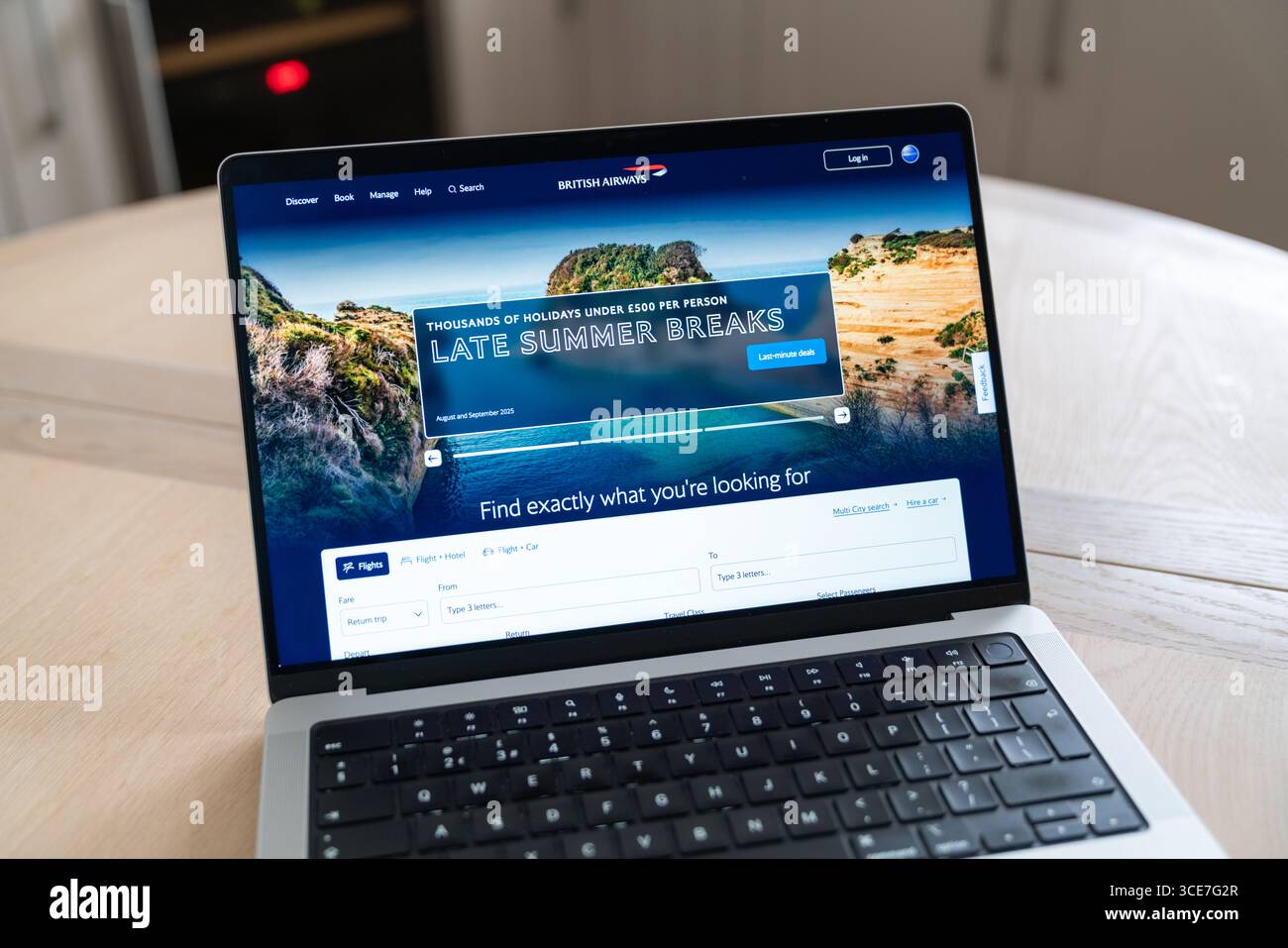 Ba airline computer hi-res stock photography and images - Alamy