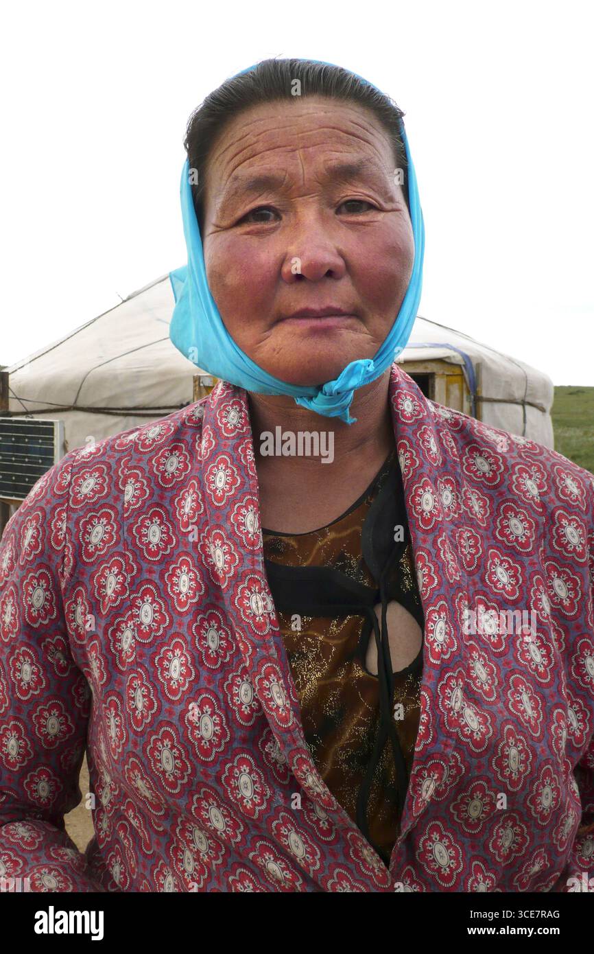 Mongolian woman mongolia steppe nomads hi-res stock photography and ...
