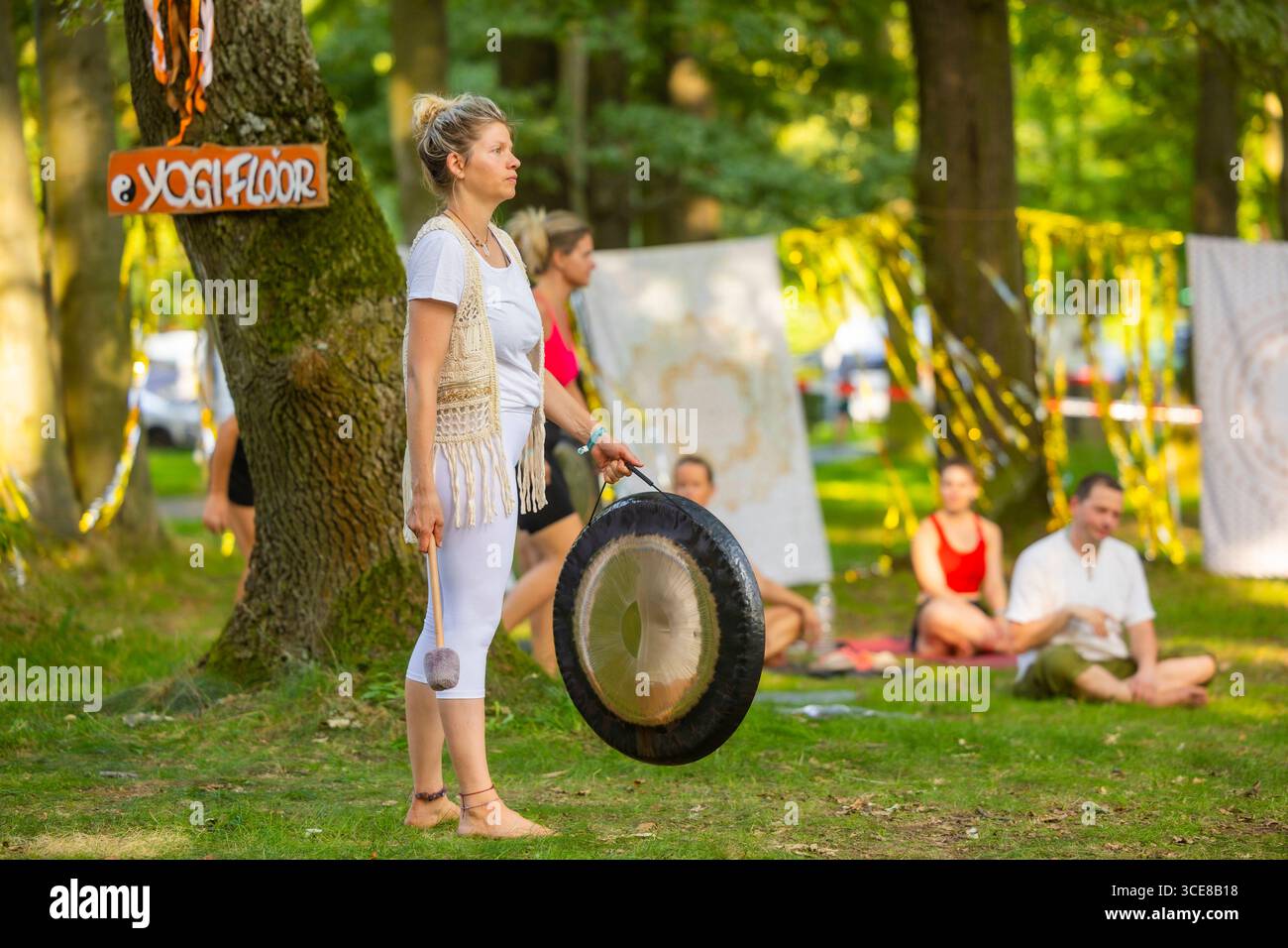 Barfuss auf dem sand hi-res stock photography and images - Alamy