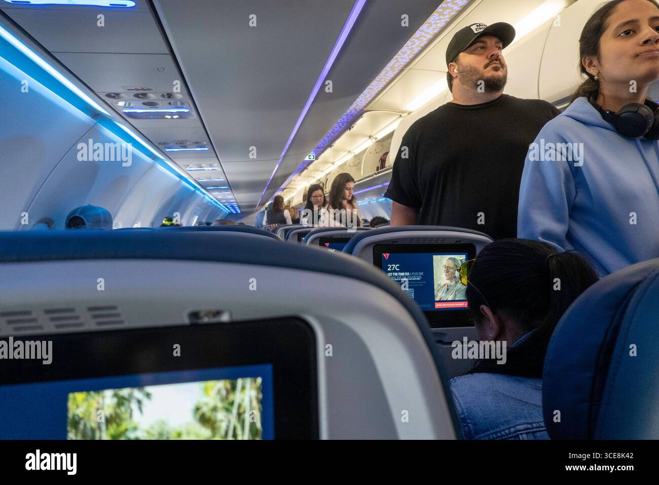 Airline seats delta hi-res stock photography and images - Alamy