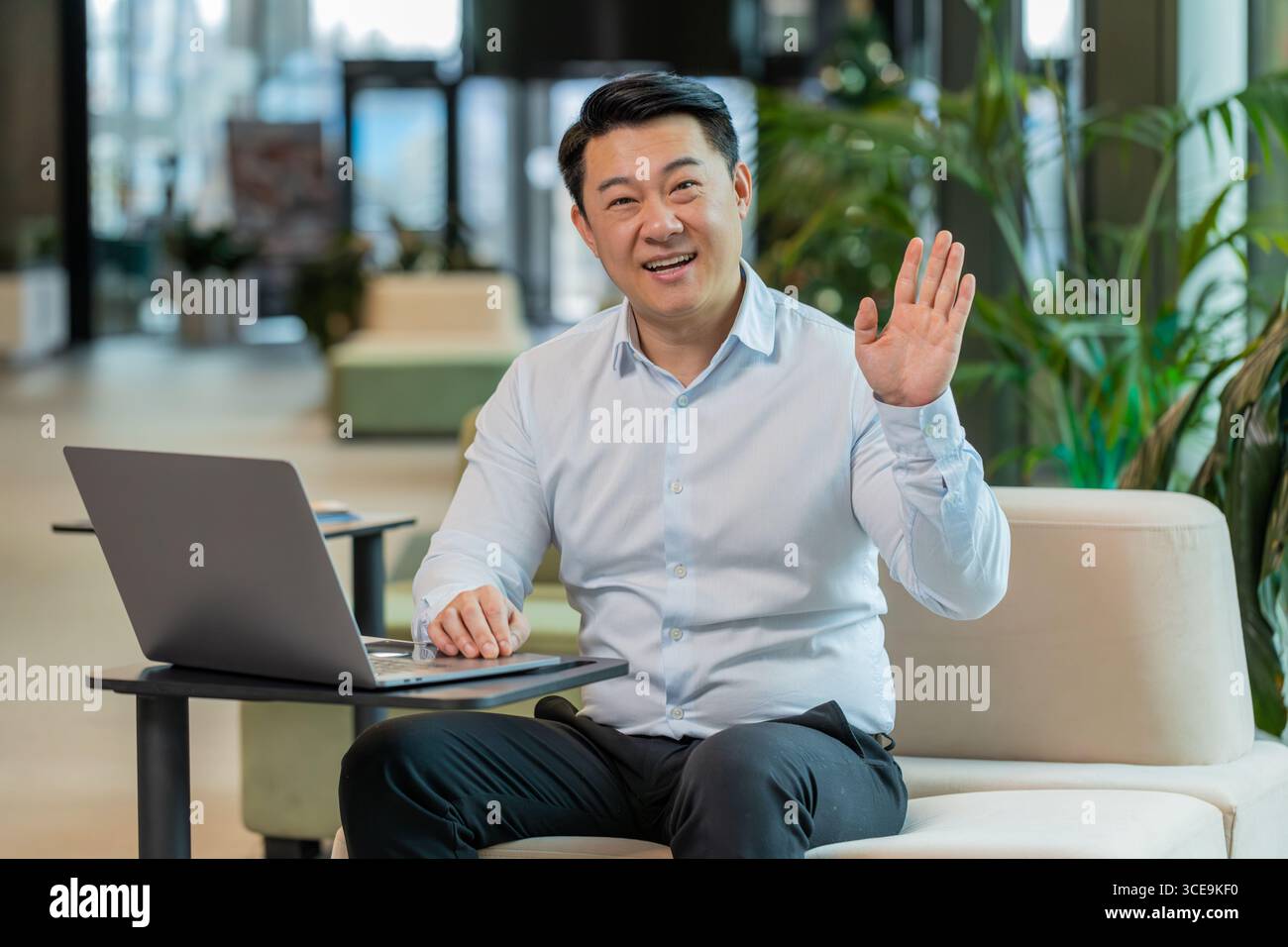 Hello happy chinese businessman employee hi-res stock photography and ...