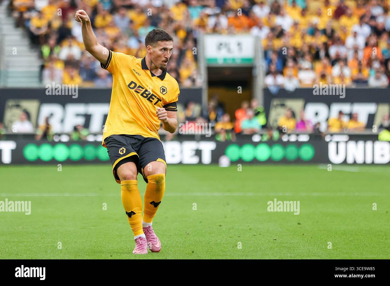 Rodrigo gomes wolves 2025 hi-res stock photography and images - Alamy