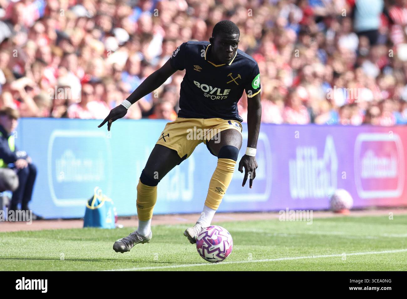 El hadji malick diouf horizontal hi-res stock photography and images - Alamy