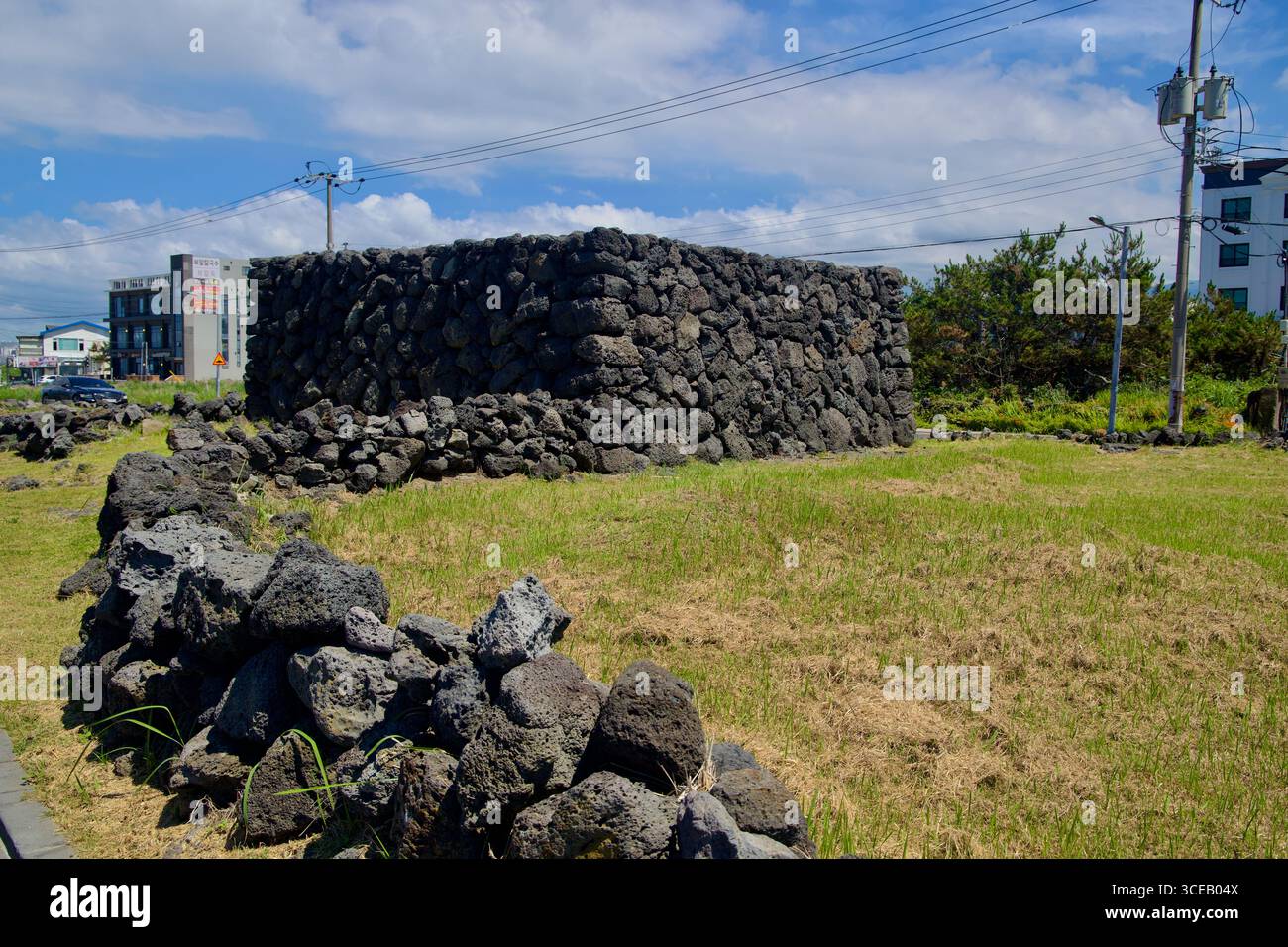 Close view of the Yeondaesanseong stone windbreak at Eoyeong Park ...